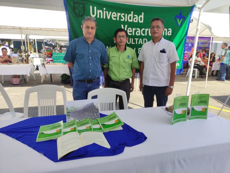Participación del CA Estructuras UV-CA-215 en la ExpoSustenta con la presentación de libro ...